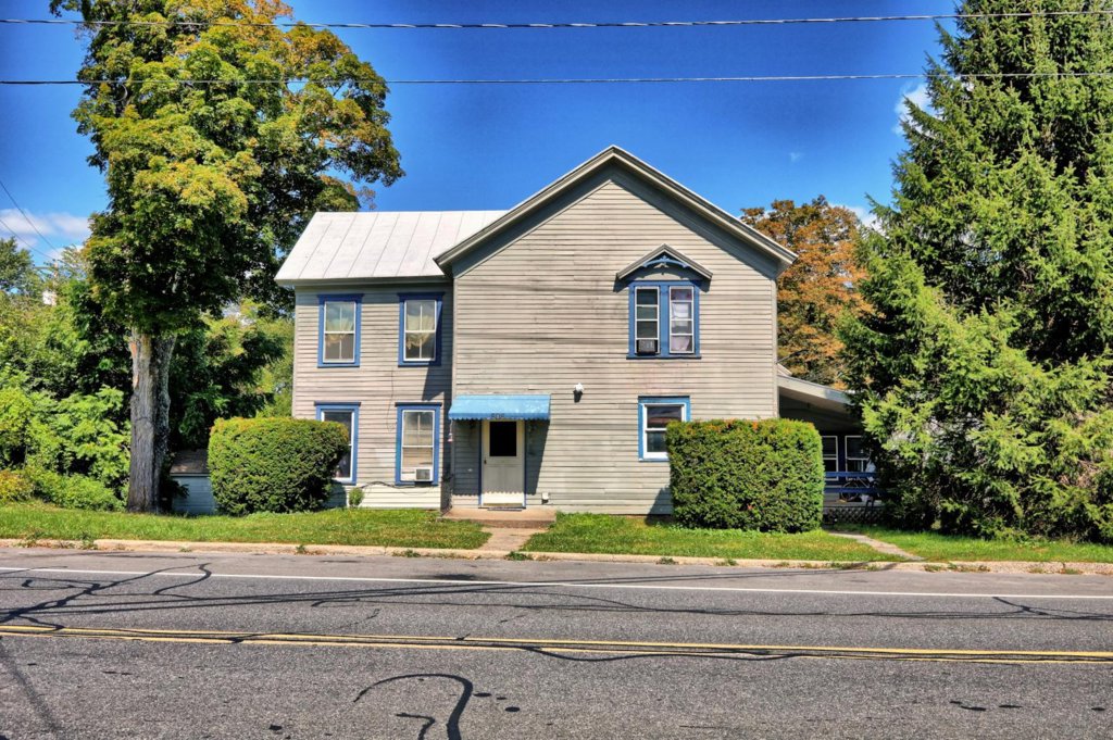 606 Main St