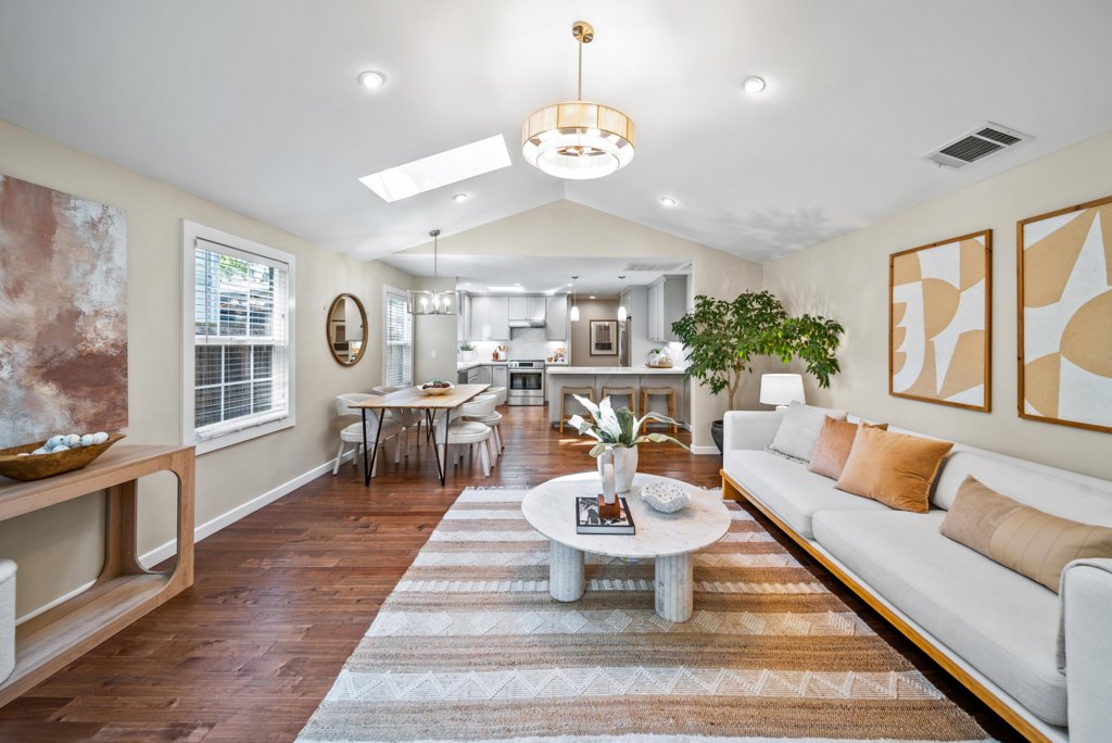 975 First St | Tina Frechman